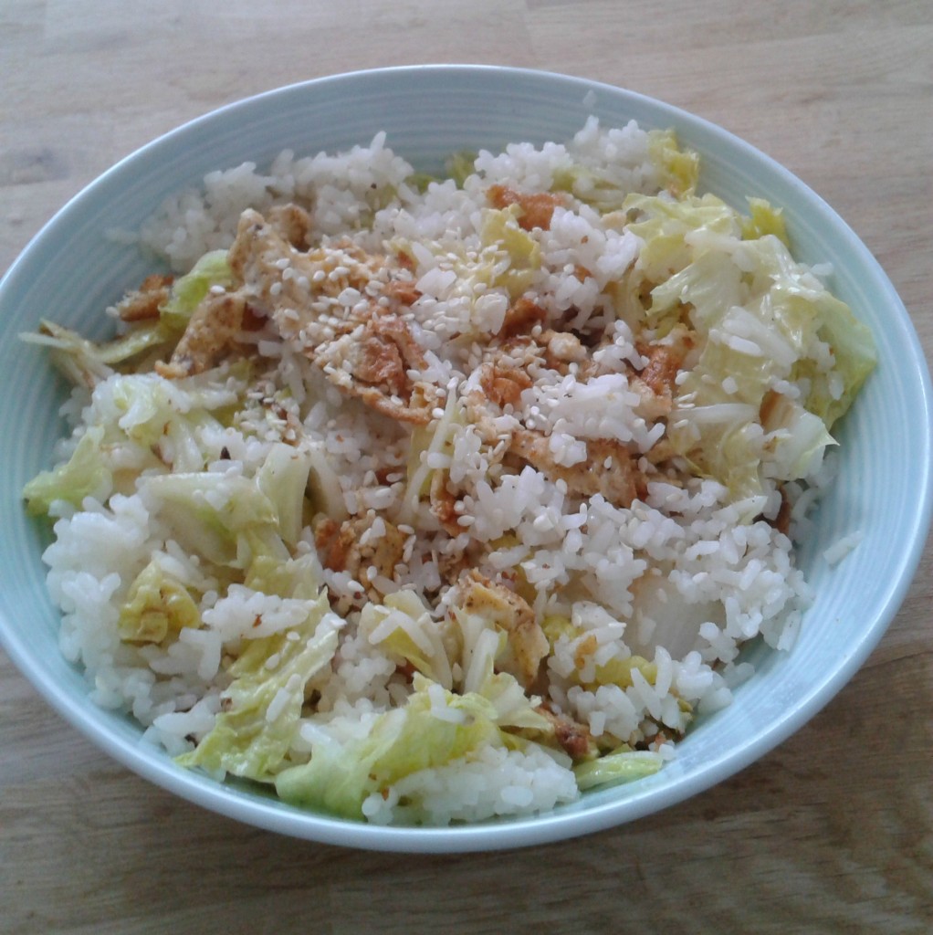 Witte rijst met chinese kool en omeletreepjes - Great Little Kitchen